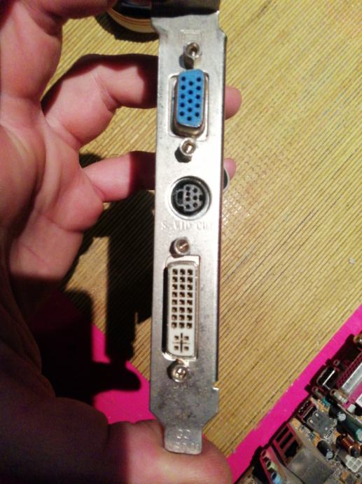 ATI RADEON 9600 L SE 128MB AGP 8x Fanless GC-R9600L-C3H