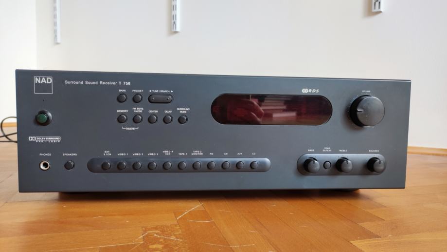 AV receiver NAD T750