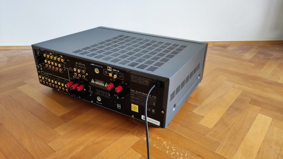 AV receiver NAD T750