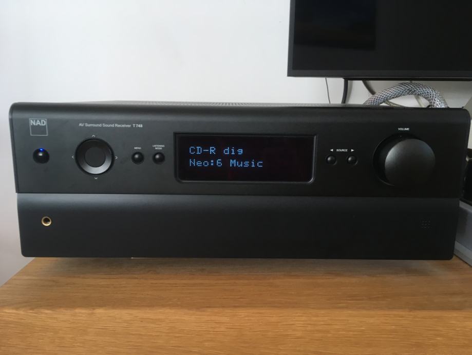 NAD T 748 v2