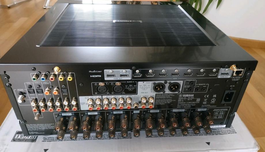 Yamaha RX-A8A 11.2 kanalni prijemnik av receiver