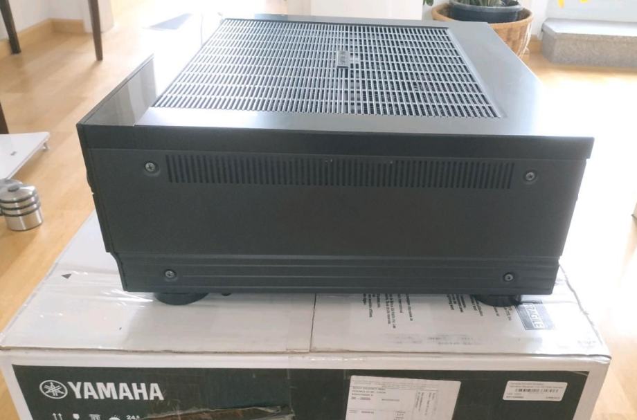 Yamaha RX-A8A 11.2 kanalni prijemnik av receiver
