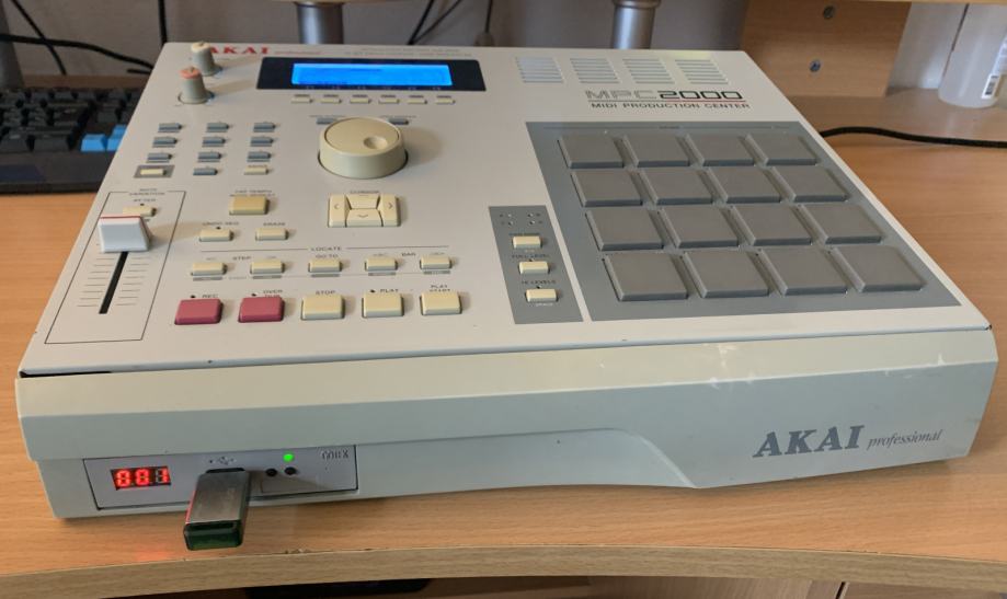 AKAI MPC 2000