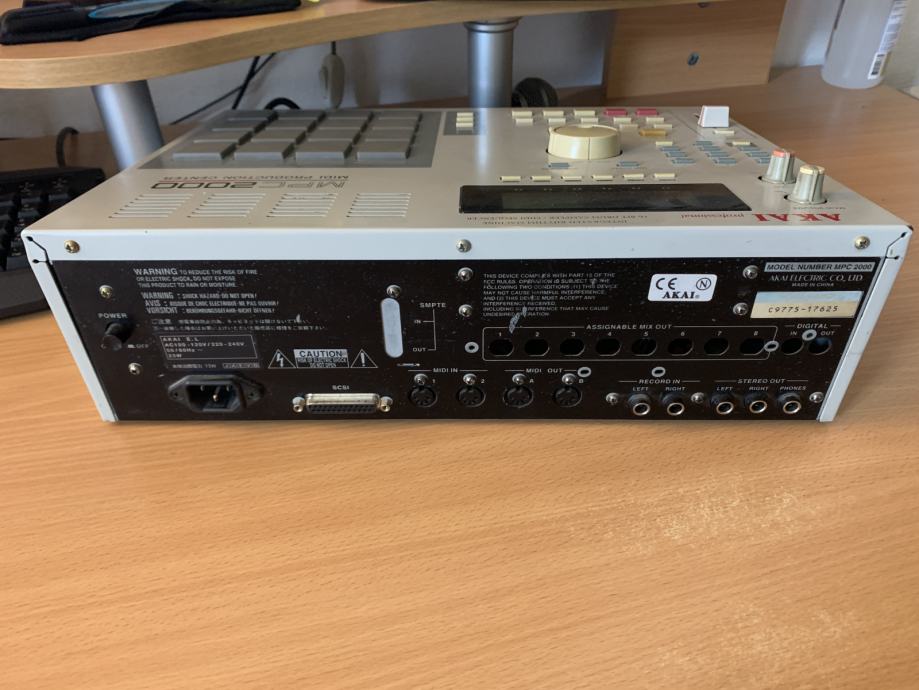 AKAI MPC 2000