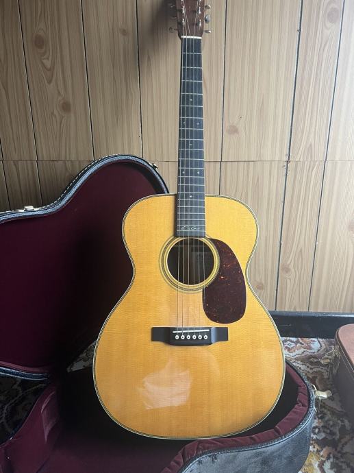 Akustična kitara s podpisom Erica Claptona, model 000-28C Martin.