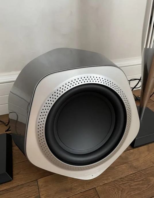 Akustični sistem Bang&Olufsen BeoLab 18 s podzvočnikom BeoLab 19