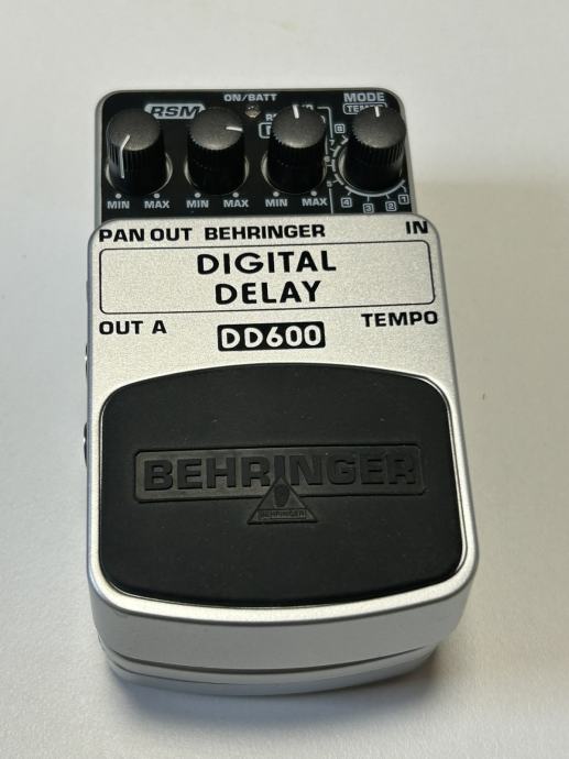 BEHRINGER DIGITAL DELAY DD600 KITARSKI PEDAL