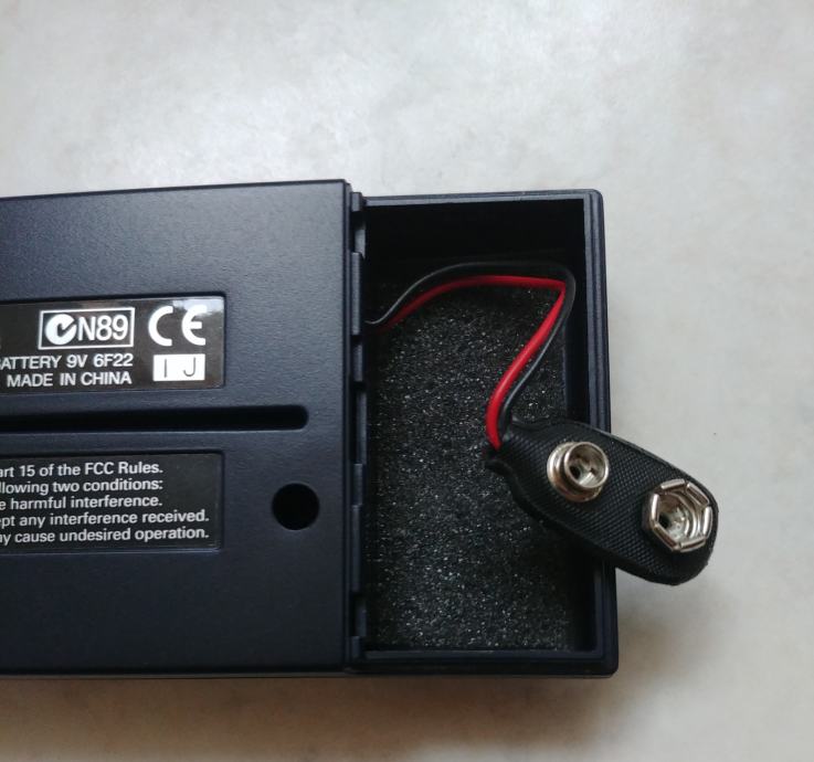 Elektronski uglaševalec za kitare in bas kitare YAMAHA YT-150