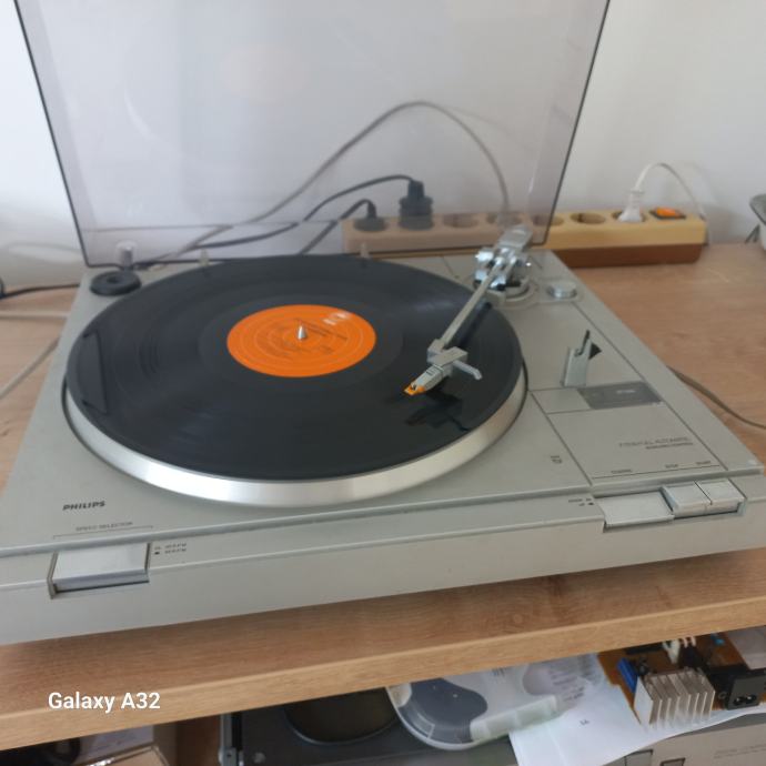 Gramofon Philips F7230