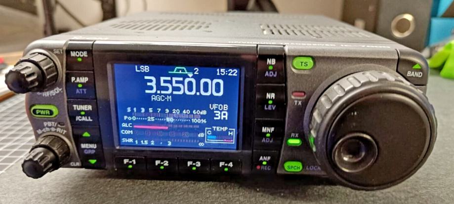 ICOM IC-7000 KW/6m/VHF/UHF radioamaterski oddajnik
