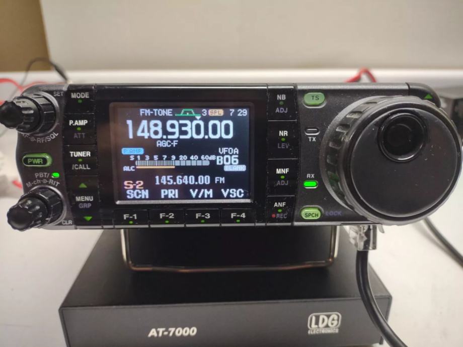 Icom IC 7000 oddajnik + LDG AT 7000 ultimativna terenska oprema
