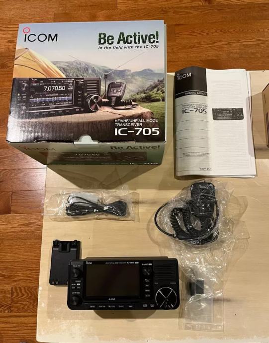 Icom IC-705 Transceiver Icom AH-705 tuner in nosilec antene Icom IC-7