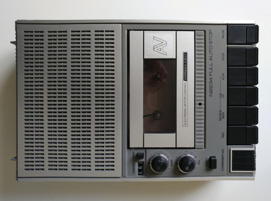 Manjši vintage kasetofon Phillips N2234, odlično ohranjen, brezhiben