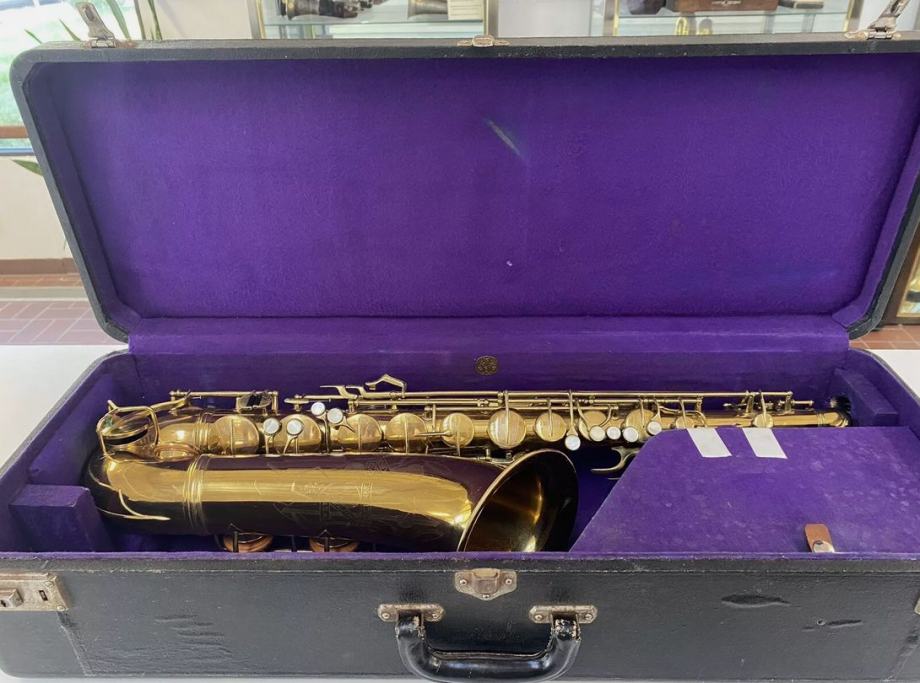 Rabljen vintage Conn 10M tenorski saksofon Lady Face 1940.
