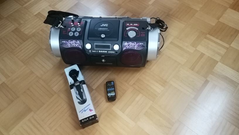 RADIO JVC RV DP 200 WOFER SISTEM ZA TELOVADNICE