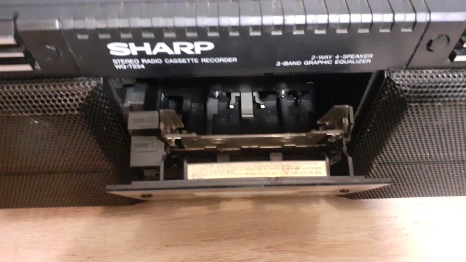 Radio-kasetar SHARP WQ-T234