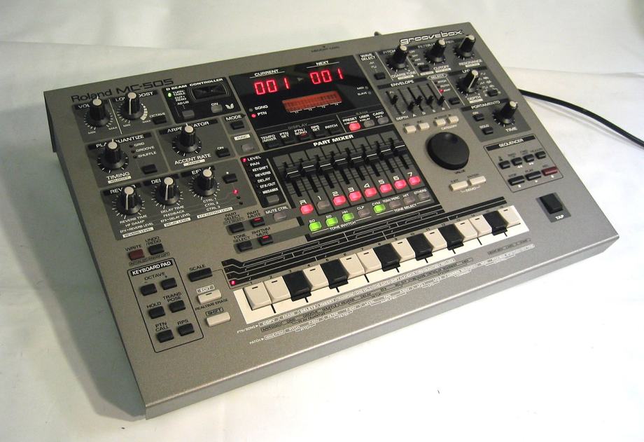 Roland MC-505 Groovebox synt