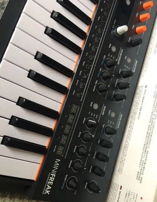 sintetizator Arturia Minifreak