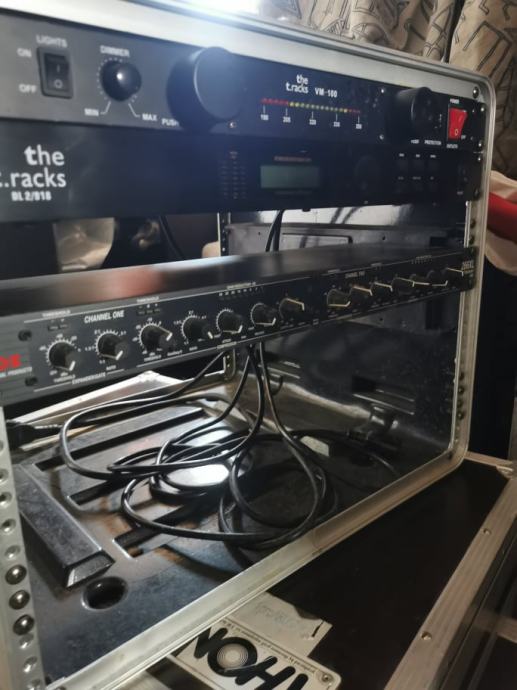 the t.racks VM-100 Voltage Meter