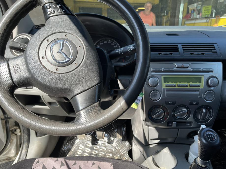Mazda 2 (2005), 2005 l.