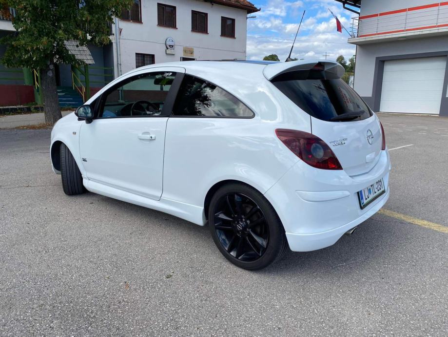 Opel Corsa 1.4 Opc line, black&white edition, 2011 l.