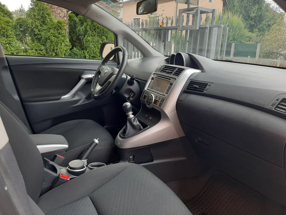 Toyota Verso 2.0 D4-D Luna, kamera, tempomat, +zim.gume +nos.smuči, 2012 l.