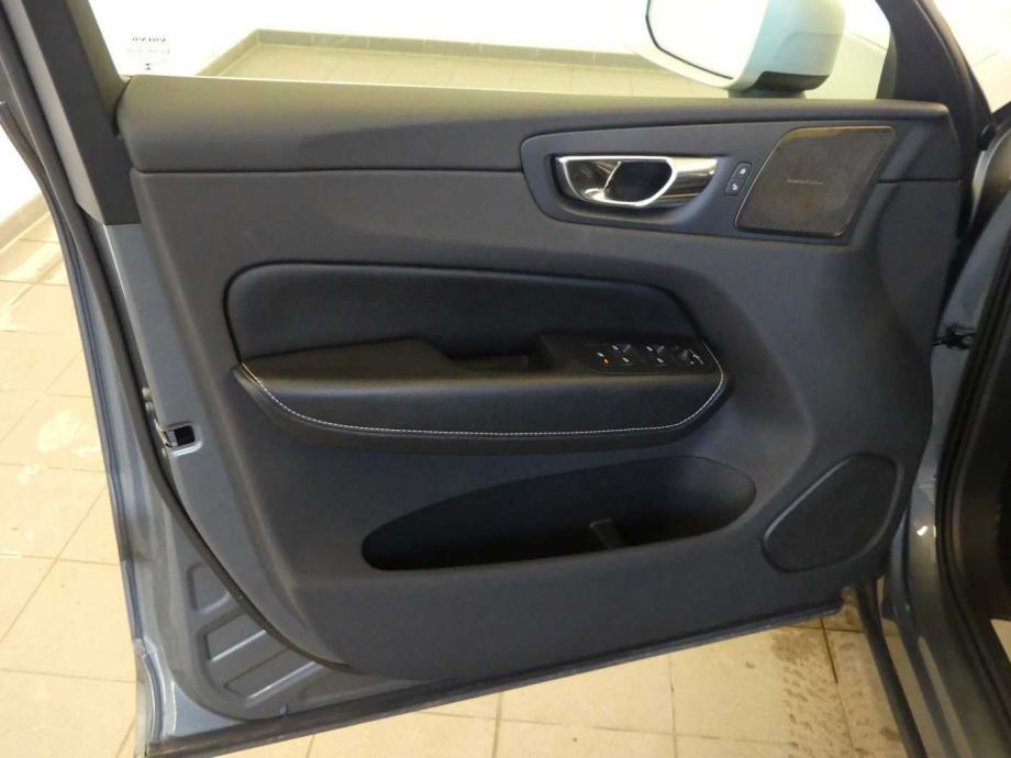 Volvo XC60 T5 R-DESIGN UVOZ PO NAROČILU, 2018 l.