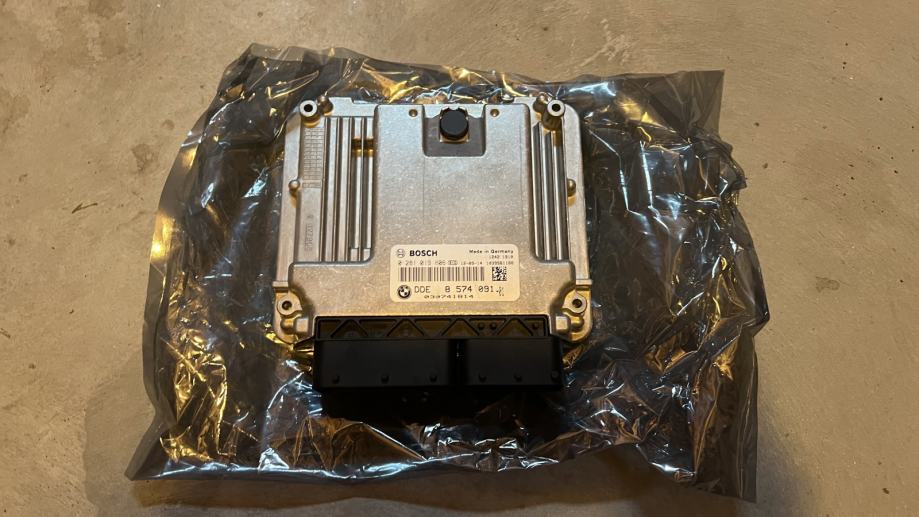 BMW F10 Original BMW Basic control unit DME 520d 184KM