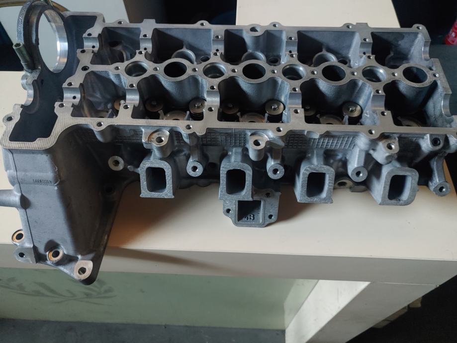 Glava motorja bmw e90