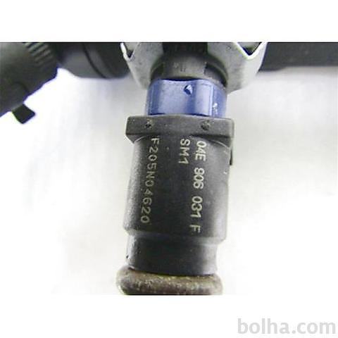 INJEKTORJI/BENCIN OEM N. 04E906031F ORIGINAL REZERVNI DEL VOLKSWAGE...