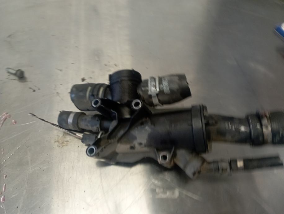 Ford Focus 2, C-max 2.0 tdci ohišje termostata , termostat