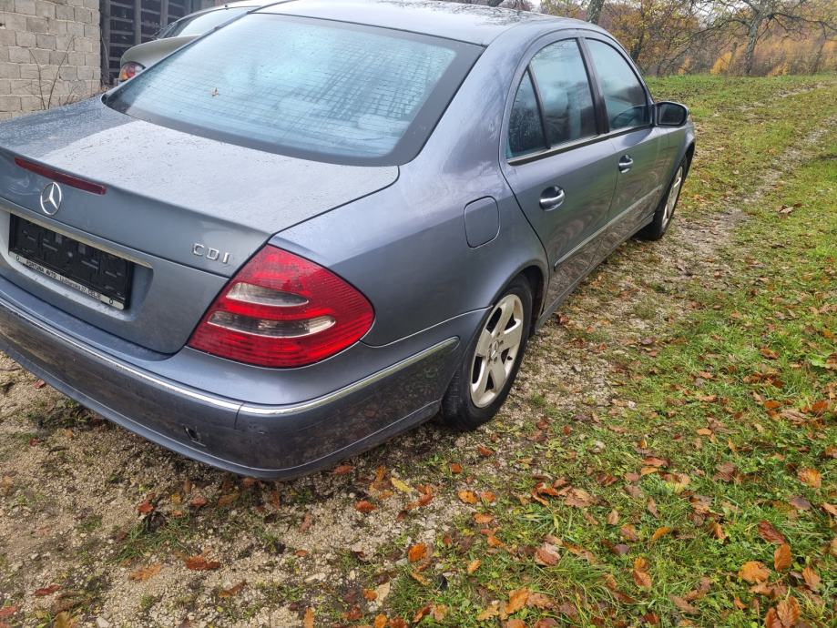 Mercedes W211 E270