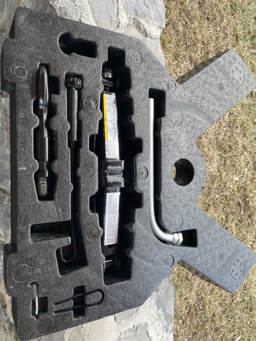 Original orodje za rezervno kolo vw passat golf seat škoda audi