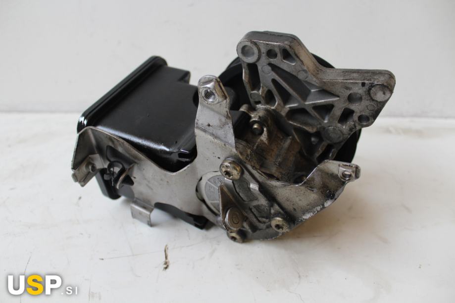 SERVO ČRPALKA Z JERMENICO BMW 320 2004