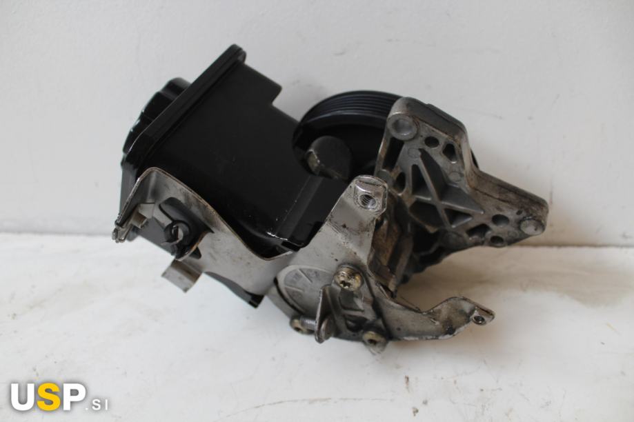 SERVO ČRPALKA Z JERMENICO BMW 320 2004
