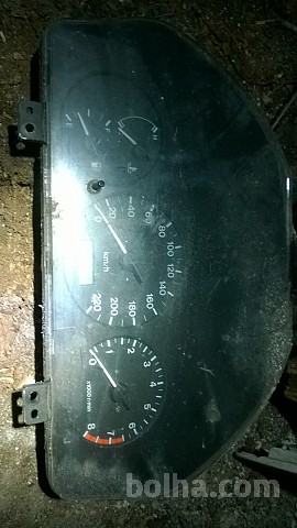ventilator kab,stikala luči,žmigavci,števec,mazda 323 sedan