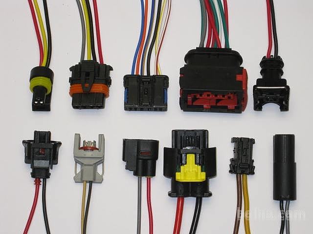 Konektorji električni razni avtomobilski vtikači