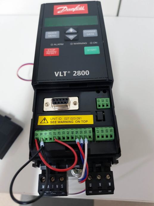 Frekvenčnik Danfoss VLT 2800 0,37kW enofazni 230 VAC z potenciometrom