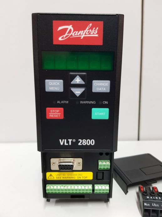 Frekvenčnik Danfoss VLT 2800 1,5kW enofazni 230 VAC z potenciometrom