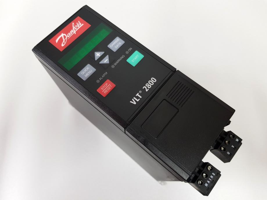 Frekvenčnik Danfoss VLT 2800 1,5kW enofazni 230 VAC z potenciometrom