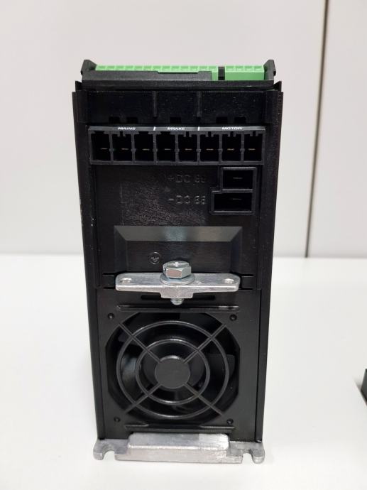 Frekvenčnik Danfoss VLT 2800 1,5kW enofazni 230 VAC z potenciometrom