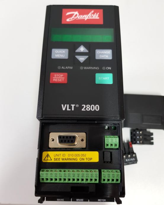 Frekvenčnik Danfoss VLT 2800 1,5kW enofazni 230 VAC z potenciometrom
