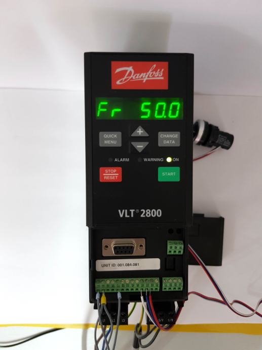 Frekvenčnik Danfoss VLT 2800 1,5kW enofazni 230 VAC z potenciometrom
