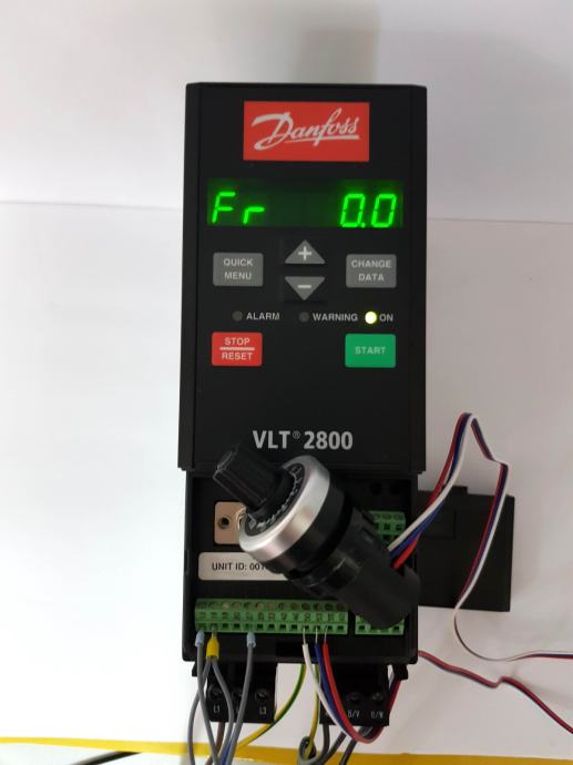 Frekvenčnik Danfoss VLT 2800 1,5kW enofazni 230 VAC z potenciometrom