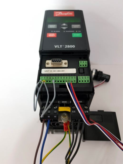 Frekvenčnik Danfoss VLT 2800 1,5kW enofazni 230 VAC z potenciometrom