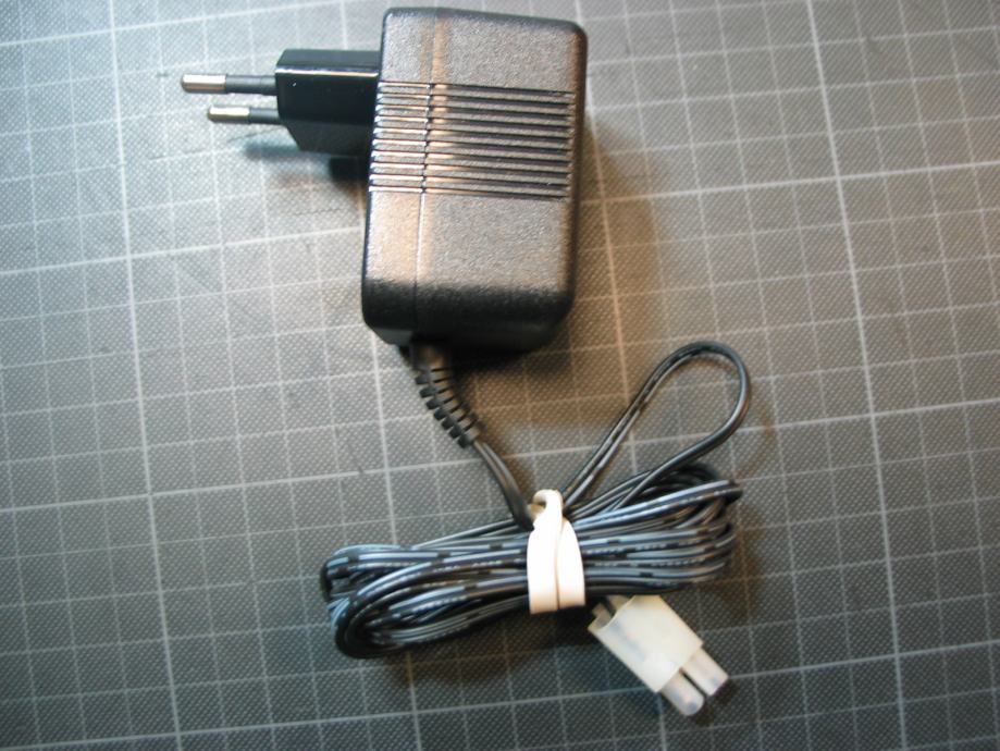 Originalni polnilec za Ni-Mh akumulatorje LRP SY-09025-GS, nerabljen