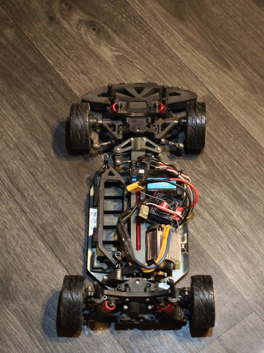RC avto 1:10 reely tc-04 brushless