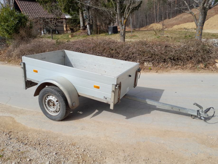 Avtomobilska prikolica