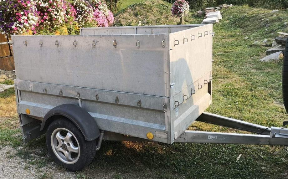 Avtomobilska prikolica