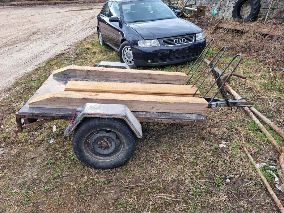 PRODAM PRIKOLICO ZA PREVOZ MOTORJA